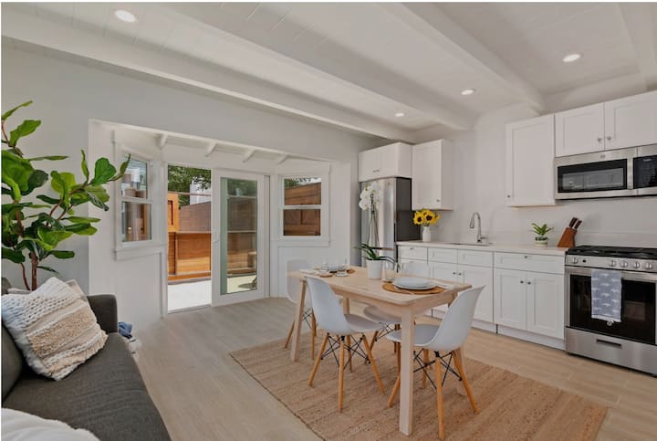 Private Guest House Near Downtown Santa Barbara - Santa Barbara, CA