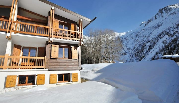 4 Bedroom Chalet, Views, Tennis Court + Fireplace - Chamonix-Mont-Blanc