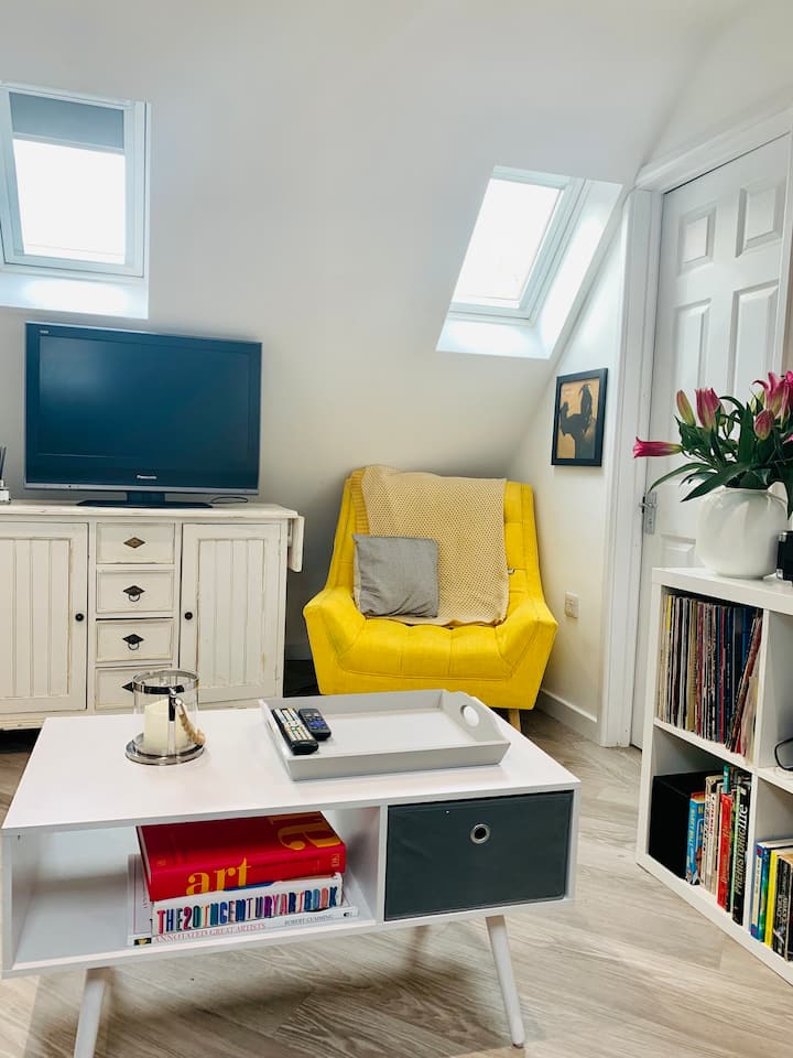 Hathaway Hideaway Is A Gorgeous Loft Style Studio - Stratford-upon-Avon