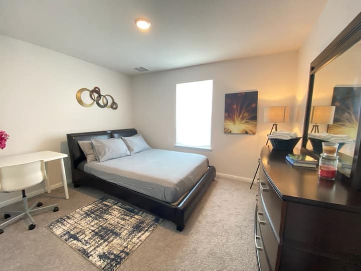 Your Cozy Place Calling/ Wi-fi/ Coffee/ Door Look - Leander, TX