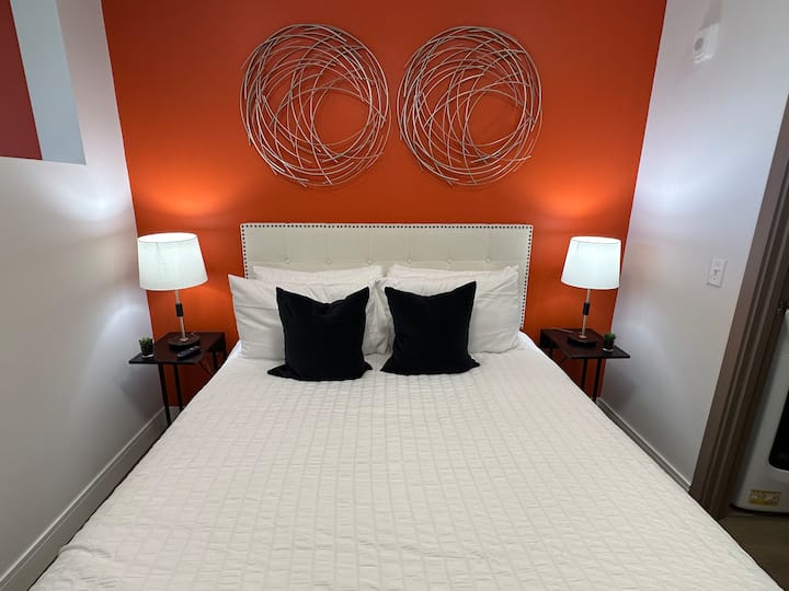 Studio L Queen L New Build L Garage L Patio | W/d - Madison