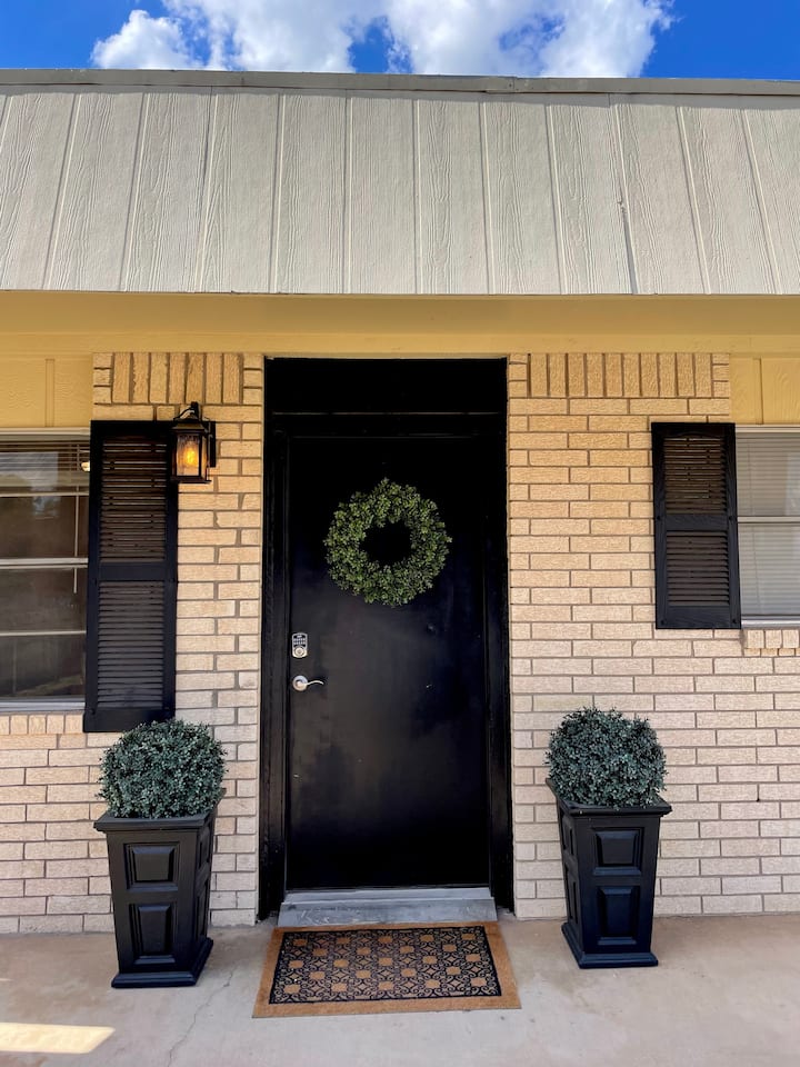 The Avenue Suites: Suite Five - Brownwood, TX