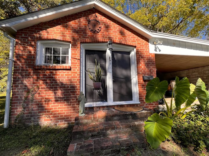 Adorable 1-bedroom Guest House With Free Parking - Lewisburg, WV