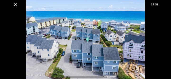 Cheerful 3 Bedroom Coastal Townhome With Bunk Room - 瑟夫城