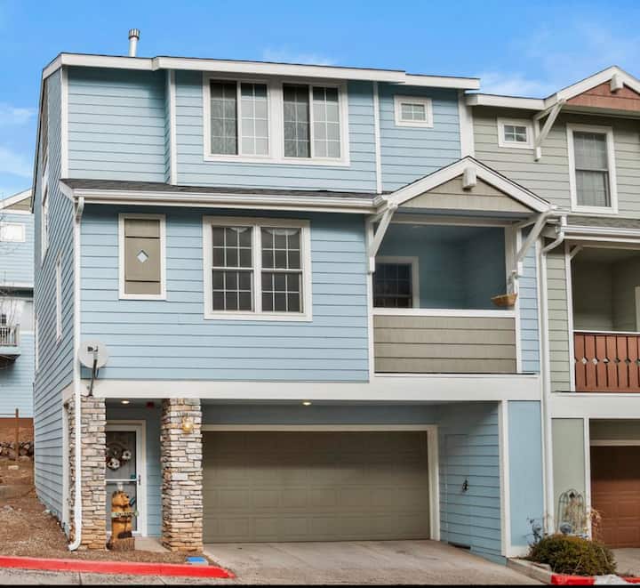 Beautiful Blue Townhome - Flagstaff, AZ