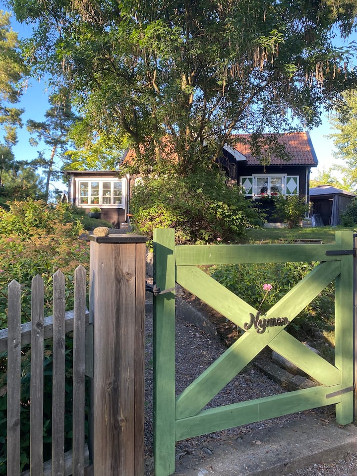 Supergullig Stuga I Skärgårdsmiljö Nära Stockholm - Stockholm