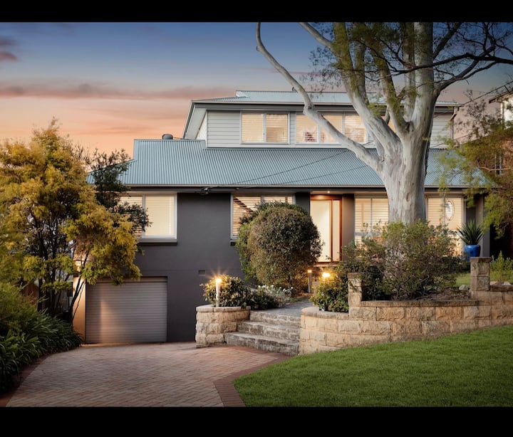 Endless Views In Family Home With Pool - Manly