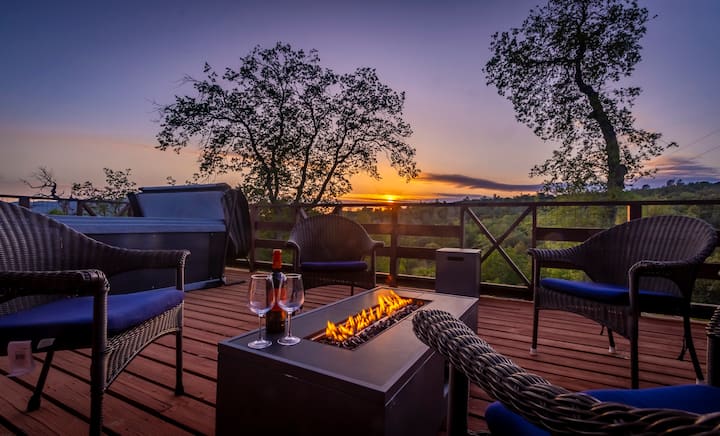 Yosemite Black Oak Villa | Hot Tub, Game Room, Ev - Bass Lake, CA