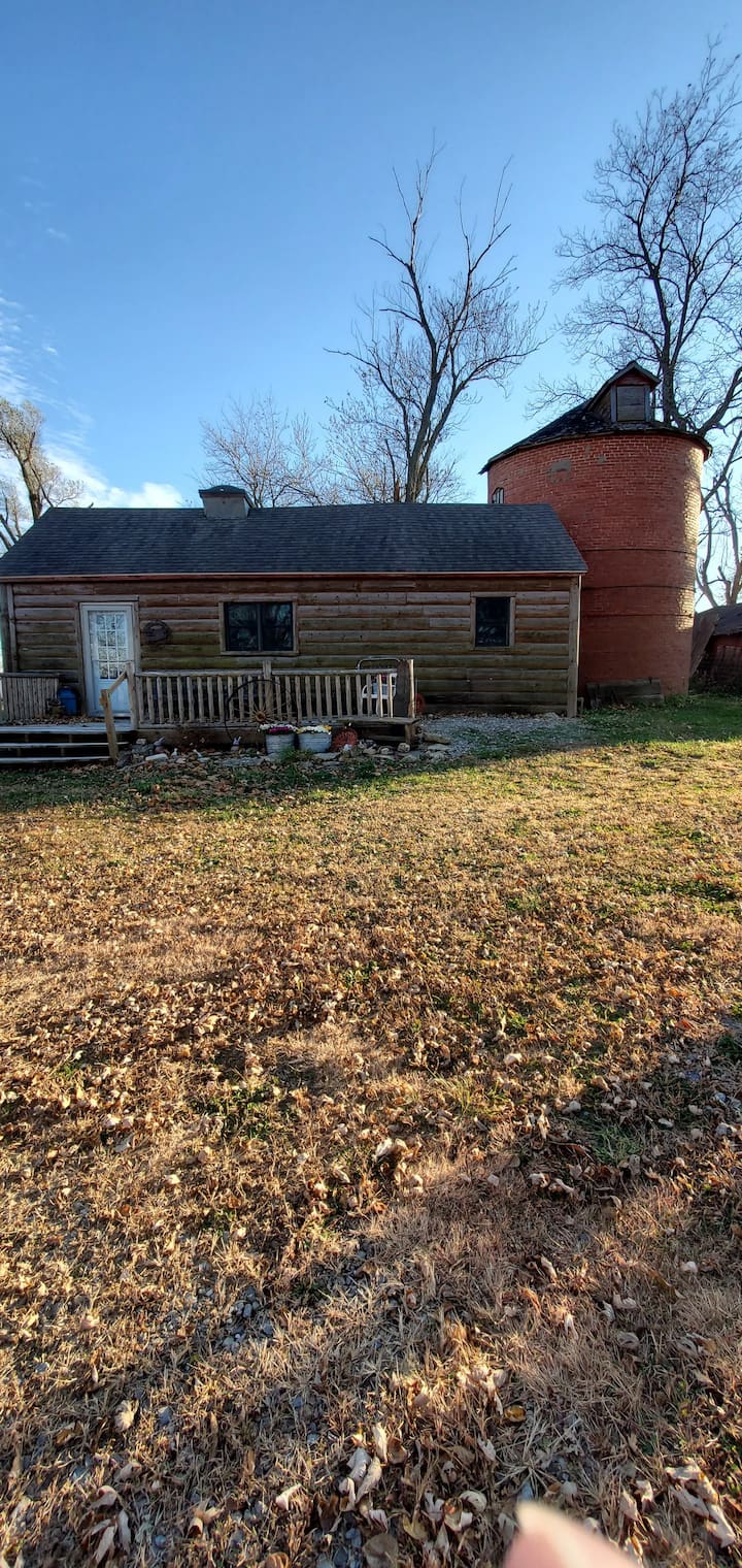 The Silo Cabin Out On The Farm. - Wallace State Park, Cameron