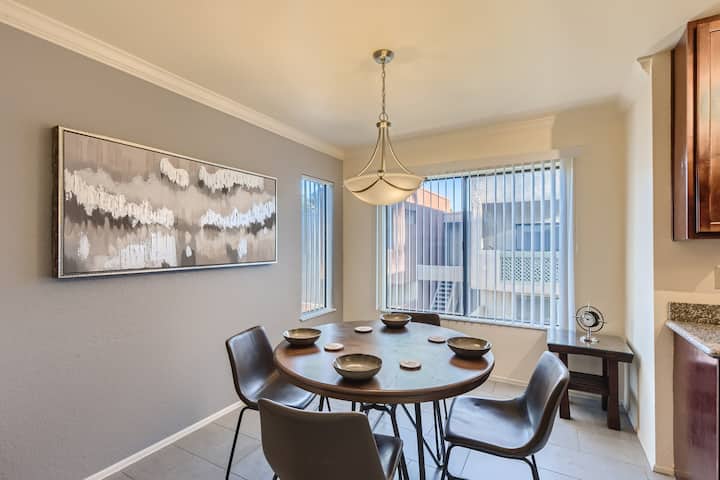 Condo W/loft In Old Town/2 Bdr/great Location! - Scottsdale, AZ