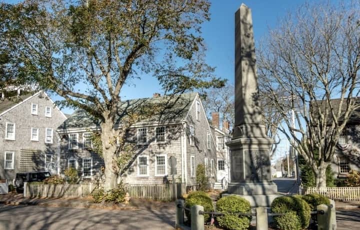 Historic Downtown Nantucket Home - Up To 12 Guests - Nantucket, MA