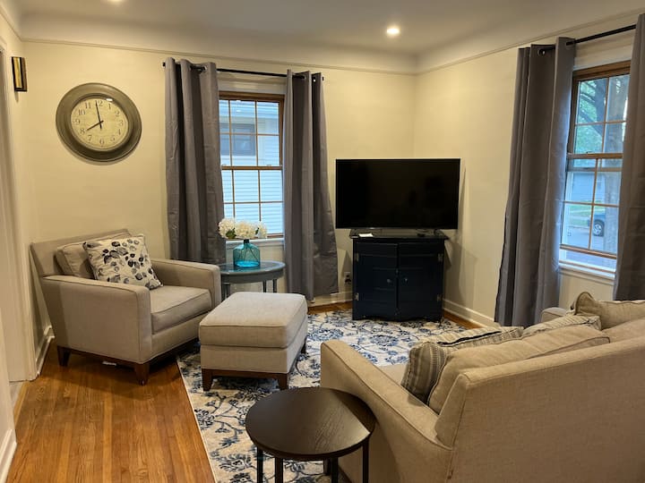 Cozy 2 Bedroom Home Close To Airport. - University of Minnesota, Minneapolis