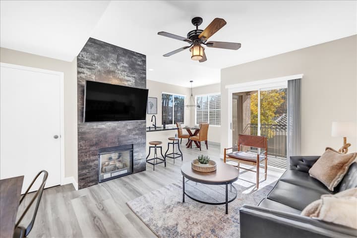 Ava's Modern Flat ~ Near Strip. No Resort Fees - Las Vegas