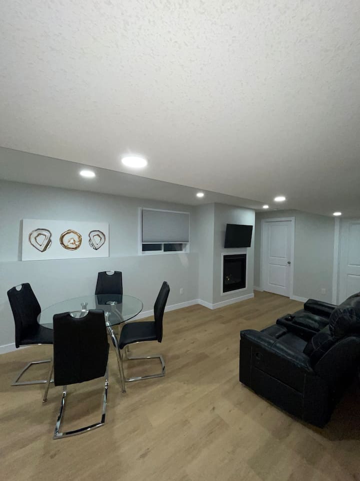 Diva Exquisite Vacation Home - Saskatoon