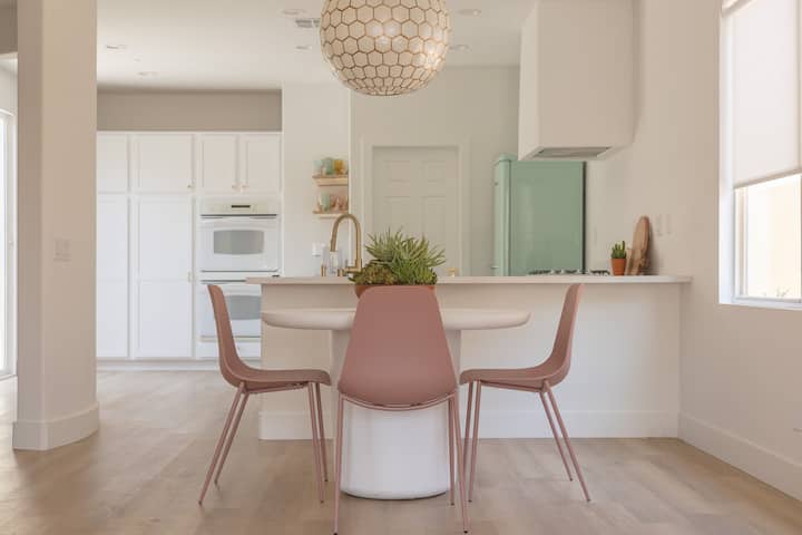 The Blush Ivy! King Bed! Remodeled! Coachella! - La Quinta, CA