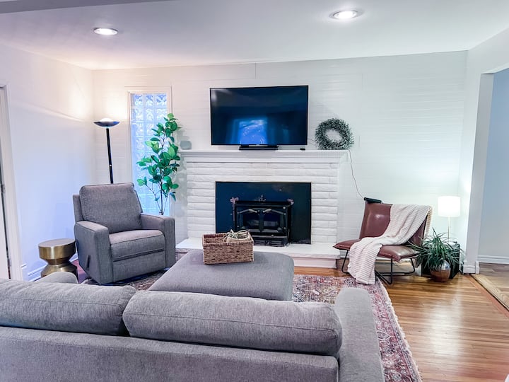 Convenient & Cozy Kirkland 2-bed Fenced Yard+deck - 柯克蘭