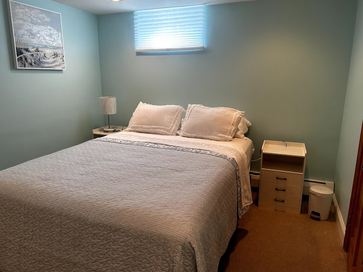 Recently Renovated Lower-level Apartment In Salem - Salem, MA