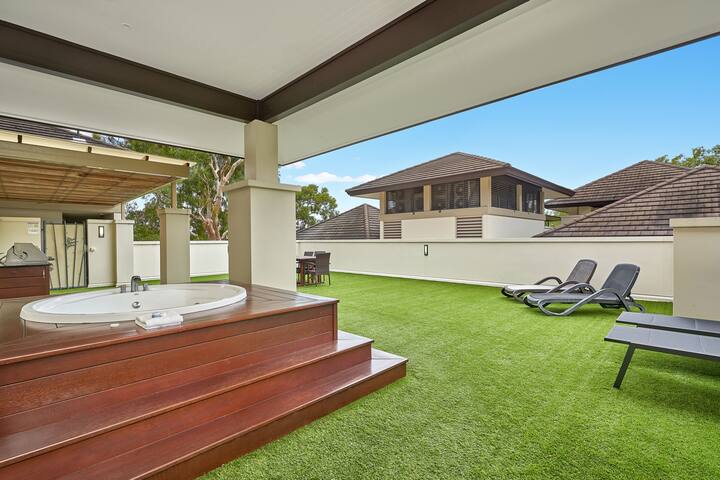 Temple 2 Bedroom Penthouse Apartment - Cairns