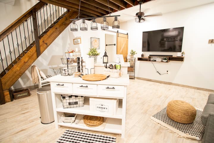 Private Small & Cozy Loft
 For 2 Guests - McAllen