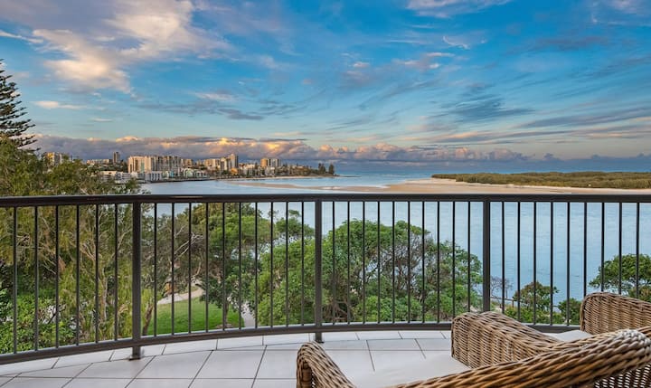 Huge Waterfront Apartment At Golden Beach - Caloundra
