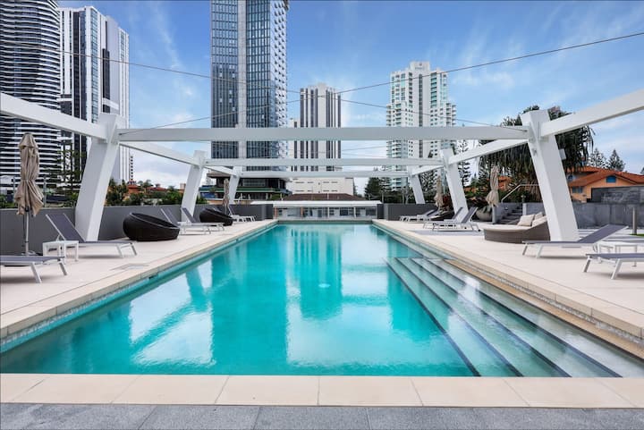 Broadbeach Stunner Modern & Central,  Free Parking - 브로드비치