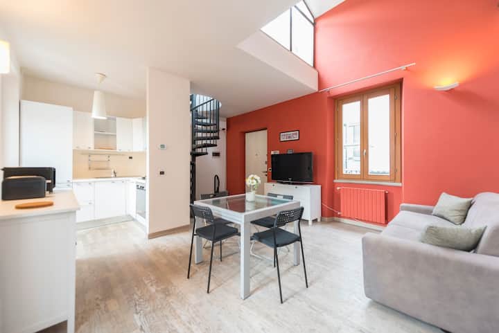 Shining Three Level Apartment Centre Navigli - Milan