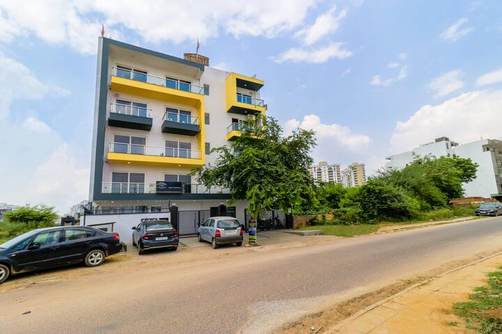 Tipsyy Inn Suites 007 | Classic Room - Gurgaon