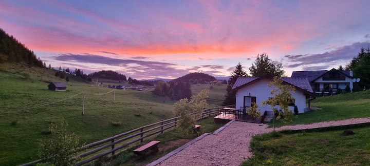 La Vulturi - O Locație Romantică. - Peștera