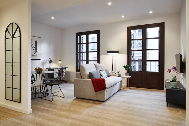 Top 1br Flat In Born With Pool & Parking - Barcelona