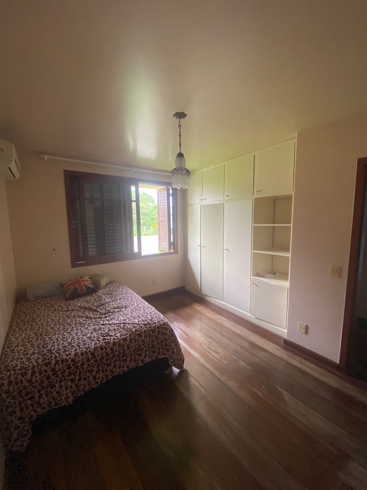 Quarto Em Casa C/ Piscina,lareira,banheira,churras - Criciúma