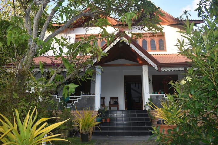 Private 5-bedroom Villa - Sri Lanka