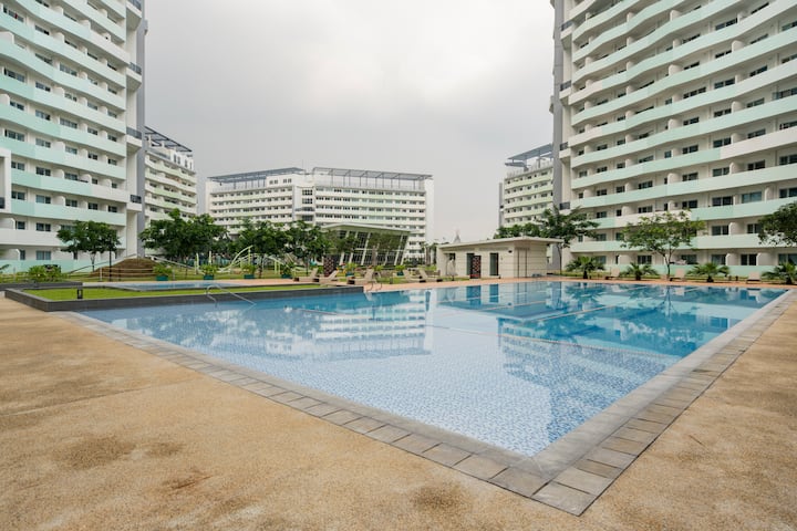 Studio Unit Pool/gym/movie/music Rms, Century, Qc - San Mateo