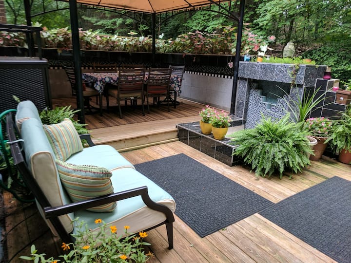 Feel Right At Home In This Spacious 4 Bd Townhome! - Splash Pad, Reston