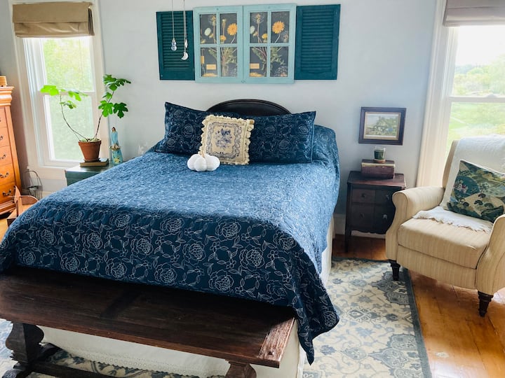 A Charming 1 Bedroom In A 1870 Home - Chelsea, MI