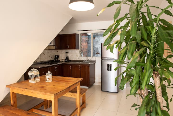 Cómodo Apartamento Familiar, Con Gran Ubicación - Medellín