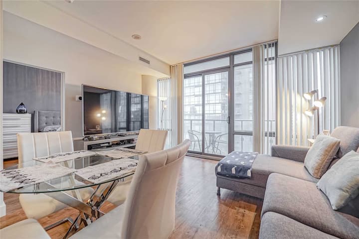 Bright Bay & College Condo W/desk & Fast Wifi - Toronto