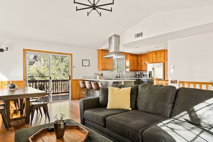 Rustic Luxury For 10 W/ Hot Tub + Dog Friendly - Lake Arrowhead, CA