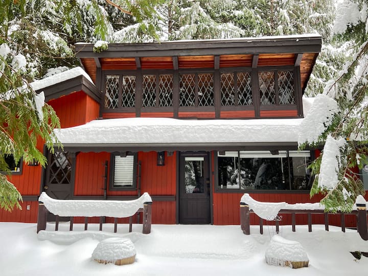 Cozy Ski Cabin With Hot-tub - Glacier, WA