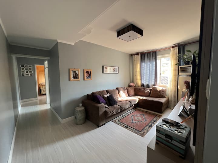 Ensolarado Apartamento De Dois Dormitórios - Porto Alegre