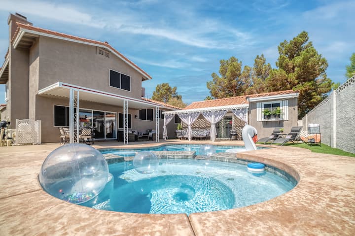 Luxe Guesthouse Near Strip | Pool Access - Las Vegas, NV