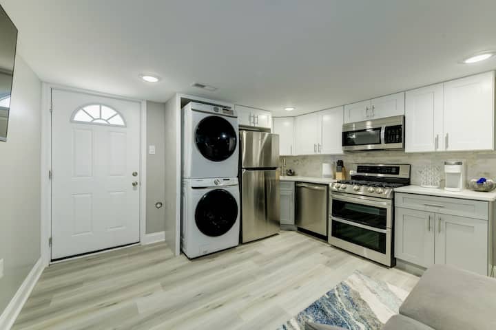 Prince's Pad / Sleeps 4 / Luxury / Modern / - Folsom, PA