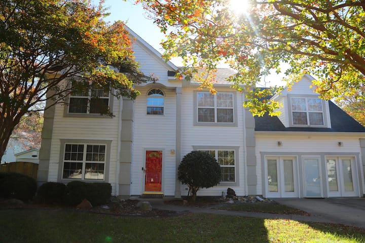 Homey Comforts - Extended Stay Villa - Newport News, VA