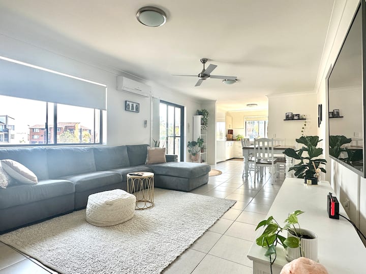Lovely Unit In Mermaid Waters - 브로드비치