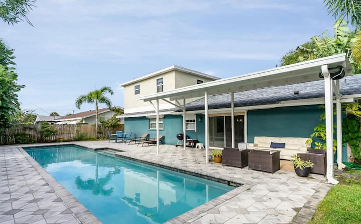 Modern beach house with a private pool - Houses for Rent in Satellite ...