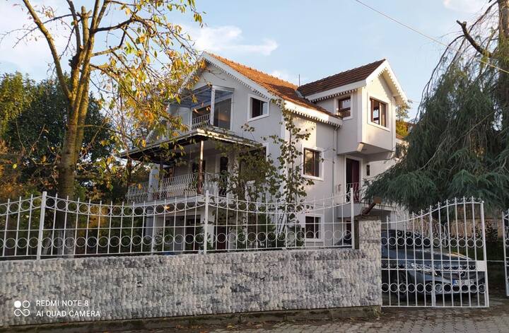 Kartepe'nin Eteğinde Jakuzili şöMineli Villa - Kartepe