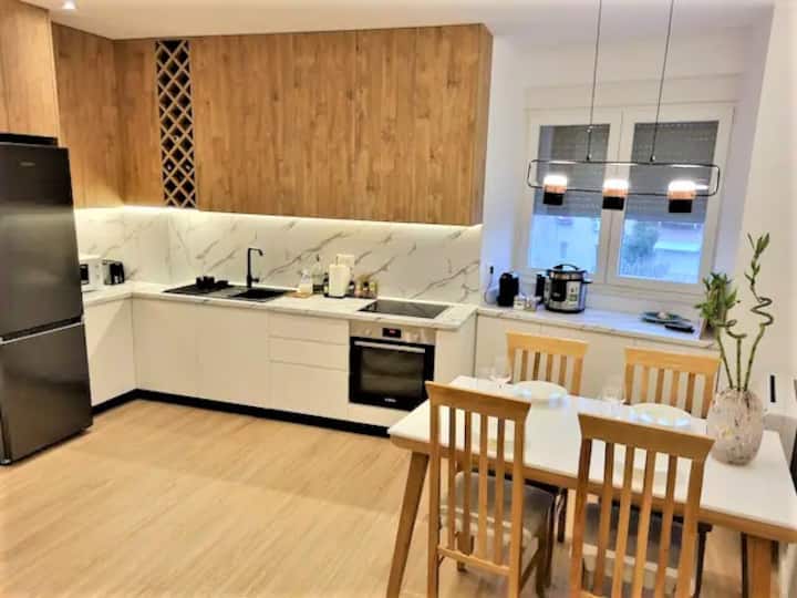 Central 2-bedroom Apartment In Tirana - Tirana