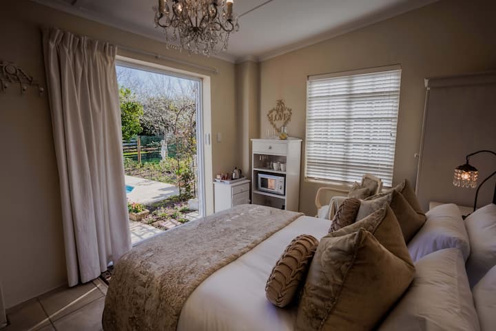 Adorable - One Bedroom Place With Pool & View - Swellendam