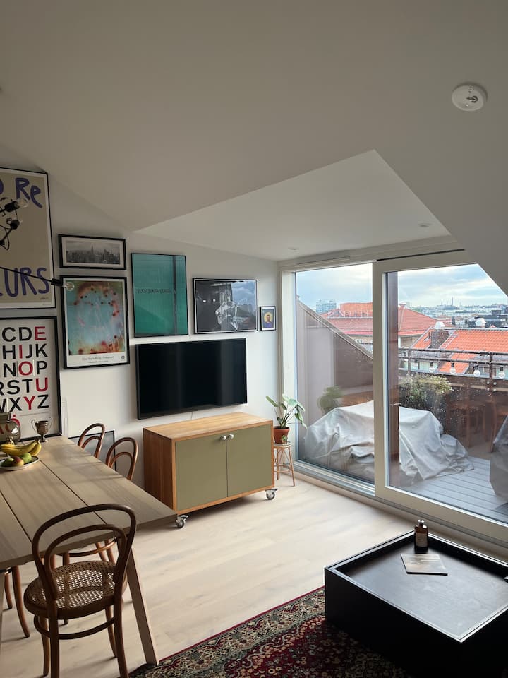 Fin Vindsvåning Med Terrass - Stockholm