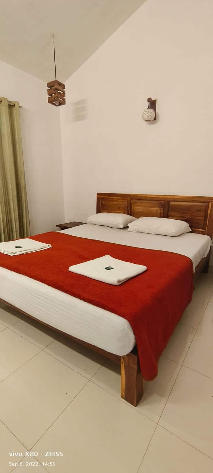 Deluxe Couple Room Non-ac In Shanti Sadan Cottage - Mahabaleshwar