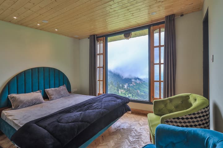 Suhag Valley View, Off-beat 3 Bedroom Holiday Home - Khajjiar